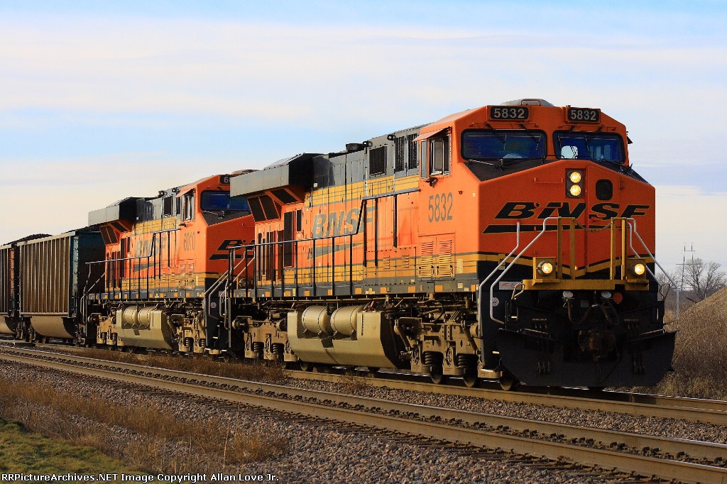 BNSF 5832 east